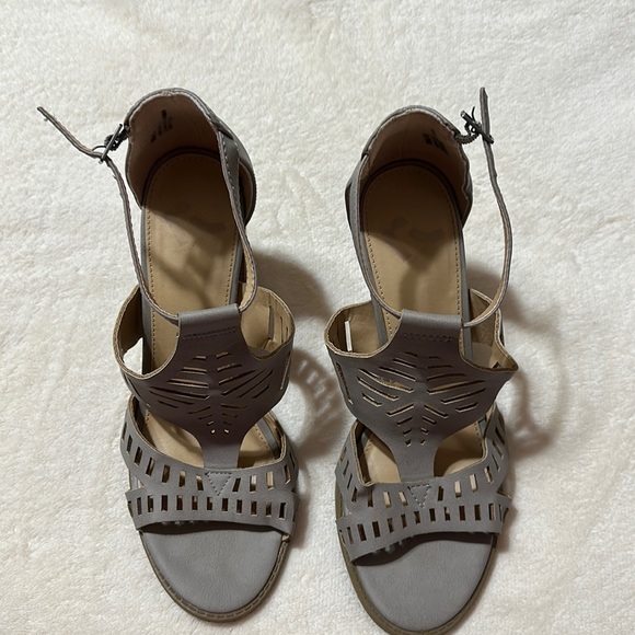 Report | Shoes | Report Tan Block Heels Size 85 | Poshmark